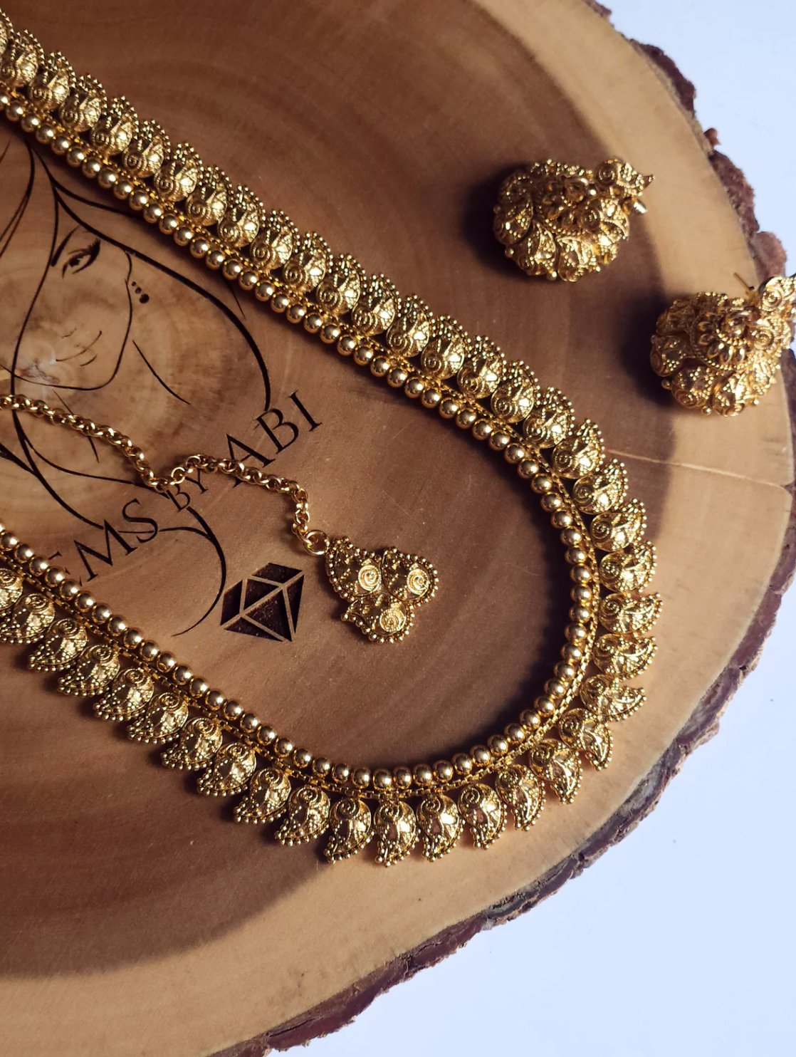 Antique Gold – GemsByAbi
